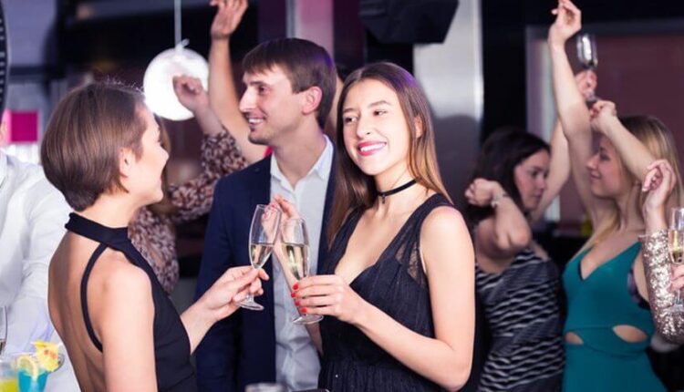 Is a Solo Singer Right For a Corporate Party? - Music Fry - A Guide for ...